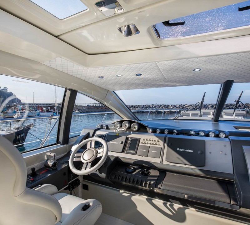 ZEUS Yacht Charter Details, Azimut | CHARTERWORLD Luxury Superyachts